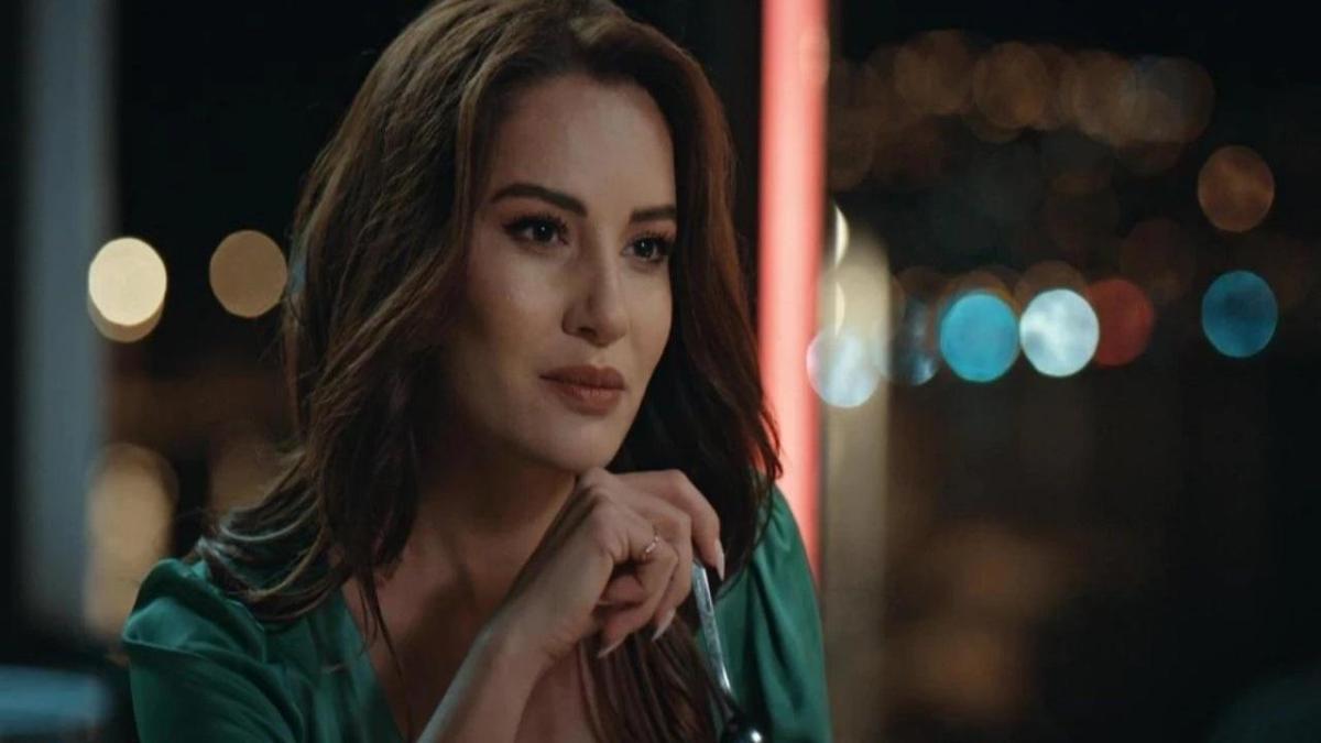 Sandık Kokusu Hande kimdir? Sandık Kokusu dizisinde Hande'yi oynayan ...