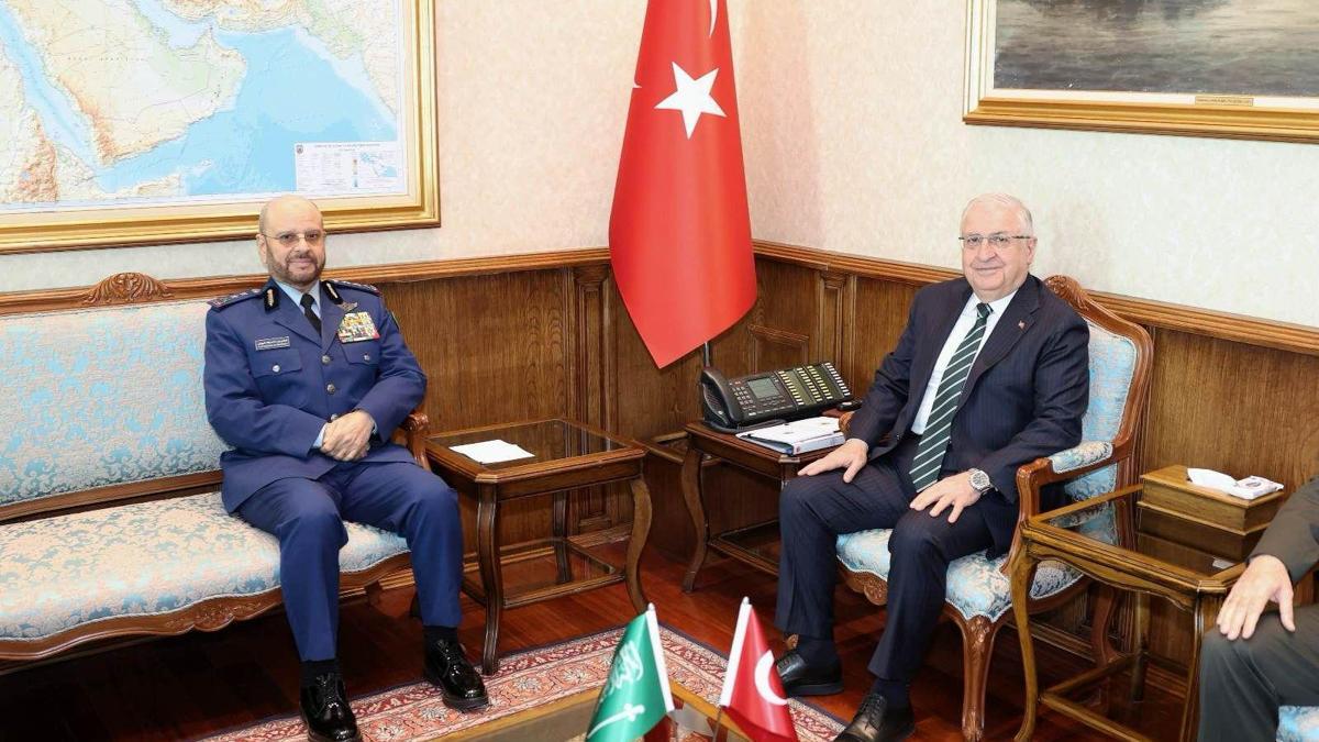 Bakan Güler, Suudi Arabistan Genelkurmay Başkanı ile görüştü - CNN TÜRK ... Bakan Güler, Suudi Arabistan Genelkurmay Başkanı ile görüştü - CNN TÜRK ...