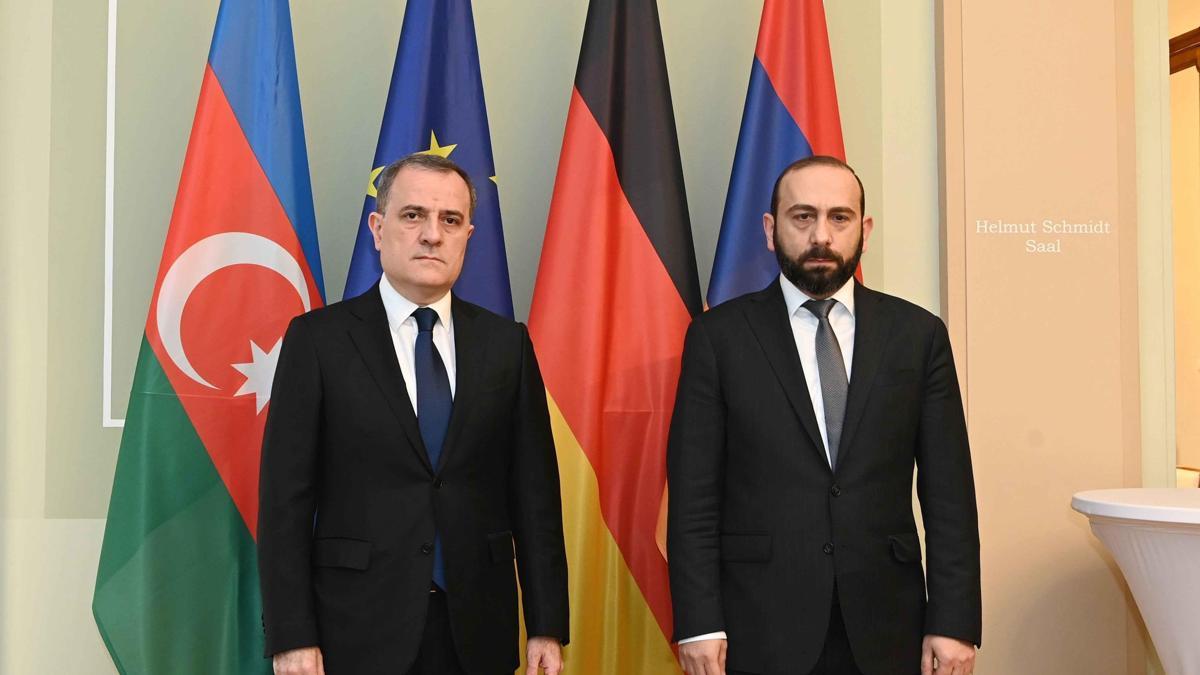 Berlin'de müzakere masası kuruldu: Azerbaycan ve Ermenistan dışişleri ...