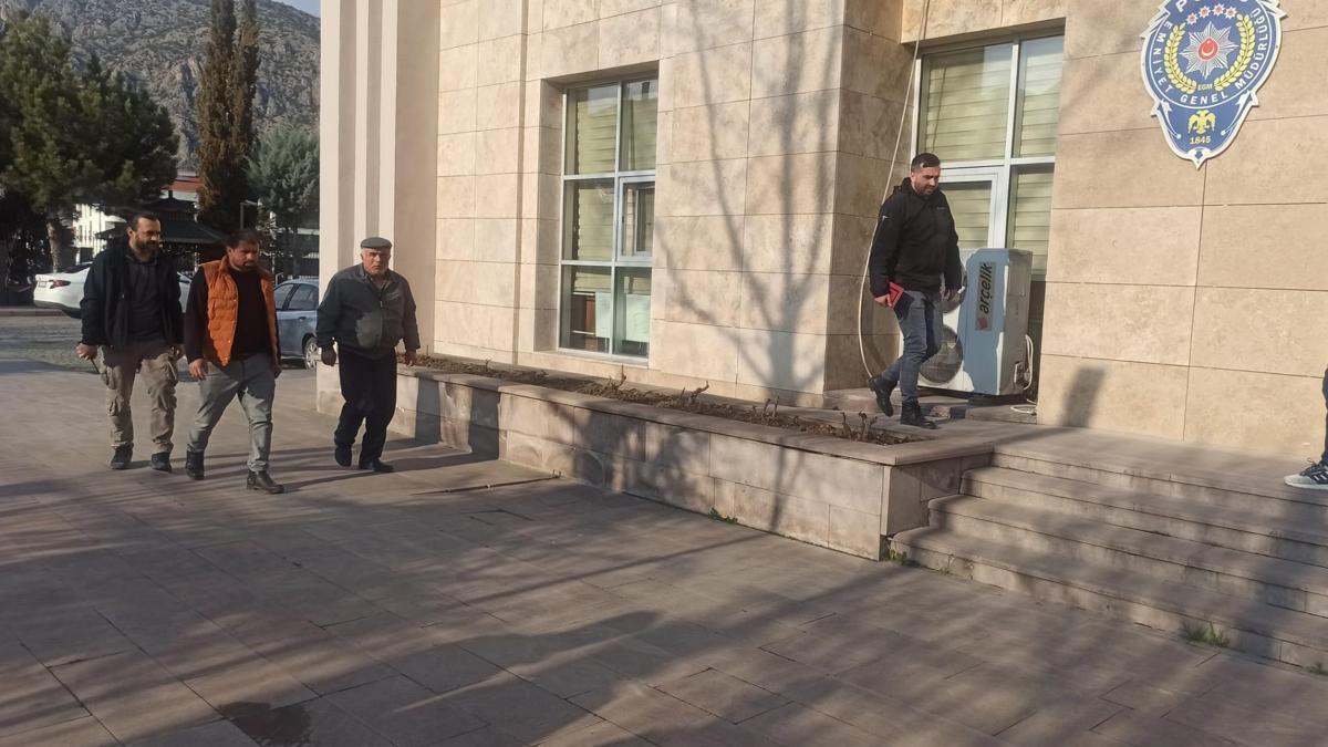 Babasını dolandıramayınca, oğluna 'Baban elimizde' diyerek otomobilin ...