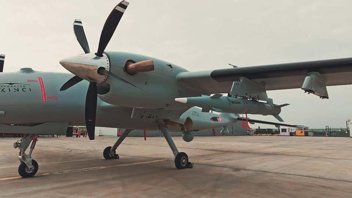 Bayraktar Akıncı'dan İHA-230 füzesiyle çifte atış - | Video