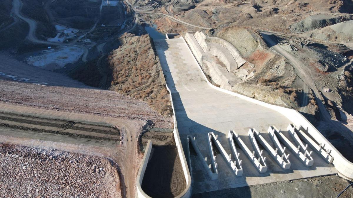 Türkiye'de dar alanda uyguladığı ilk labirent tipi dolusavak barajı ...