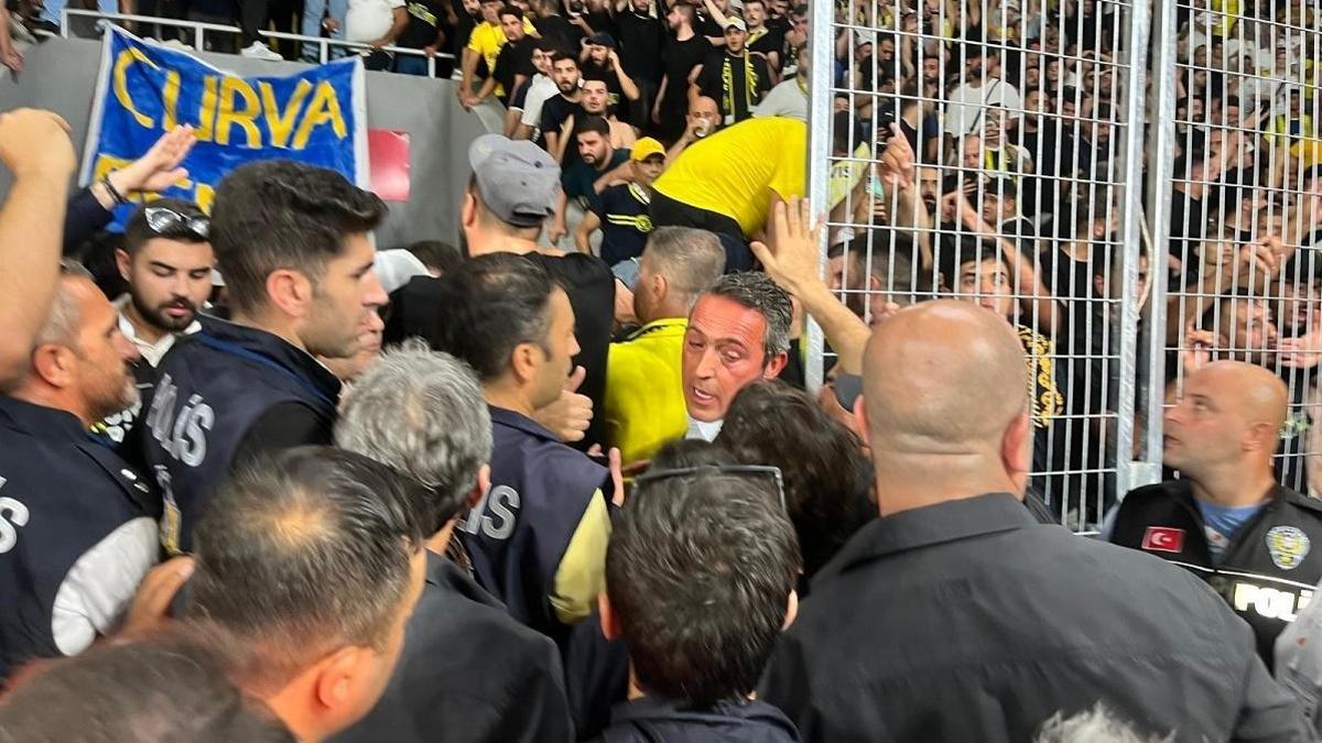 Ali Koça Göztepe maçında yabancı madde isabet etti - Spor Haberleri