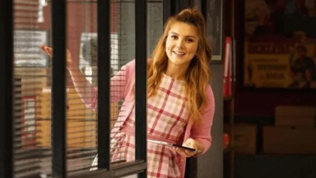 Ferda neden ayrıldı? Leyla'da OYUNCU DEĞİŞİKLİĞİ! Buse Sinem İren kaç ...