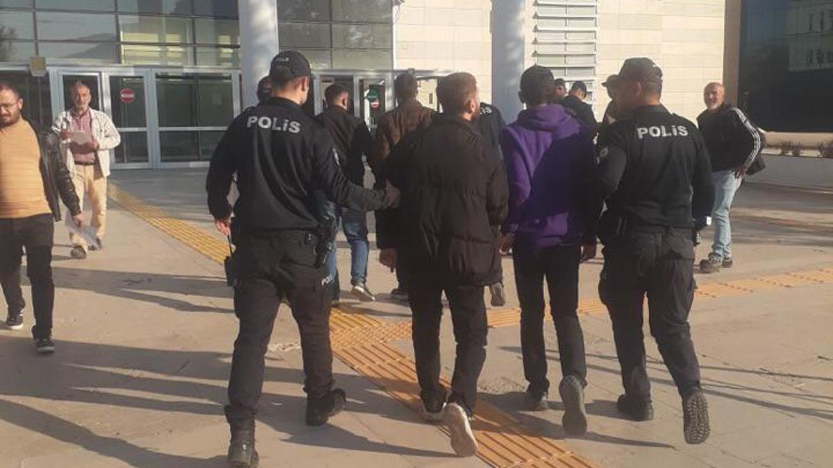 Elazığda gasp ve kasten yaralama şüphelisi 7 kişi tutuklandı - Merkez Haber
