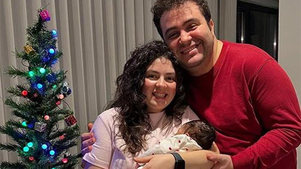 Çok Güzel Hareketler 2'nin yıldızı Safa Sarı baba oldu! Kızlarıyla ilk ...