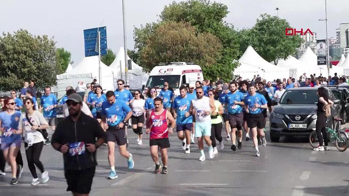 Kadıköy'de düzenlenen halk koşusuna Özgür Özel de katıldı - | Video