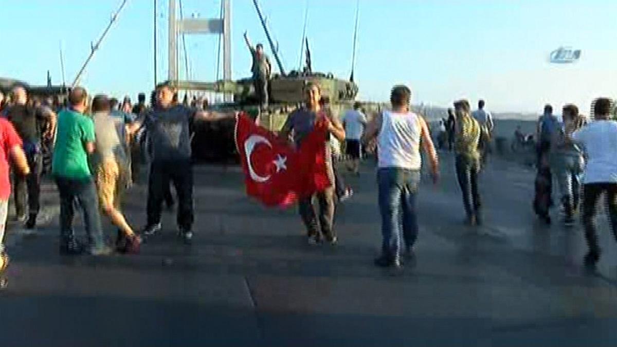 15 TEMMUZ'DA NELER YAŞANDI? İşte dakika dakika darbe girişiminin ...