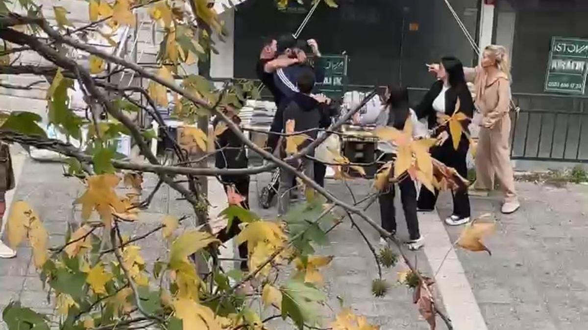 Kolundan tutup numarasını istemişler... 15 yaşındaki kız çocuğuna taciz ...