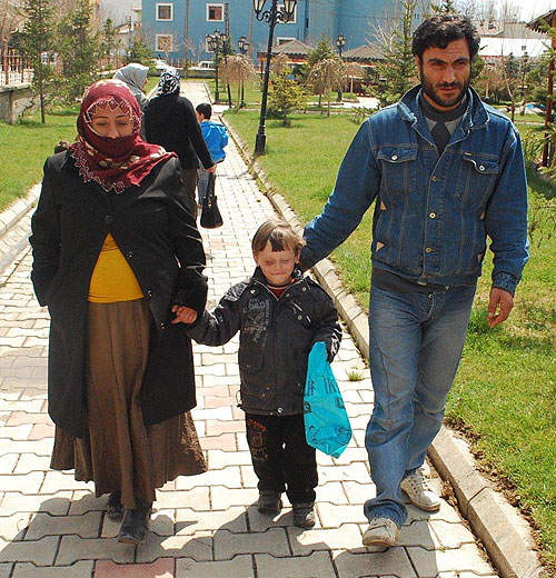 Üvey anne dayağı mağduru Kavaf'a emanet - CNN Türk Sondakika Haberler