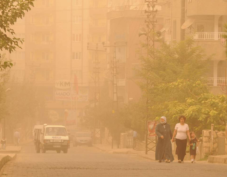 Toz bulutu tehlike yaratıyor - CNN TÜRK En Son Haberler