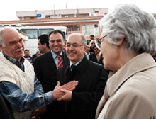 Sezer eşiyle birlikte halkın arasında - Son Dakika Haberleri CNN Türk