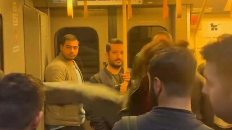 İzmir Metrosu'nda vatman kabinine tekme; o anlar kamerada - İzmir Haber
