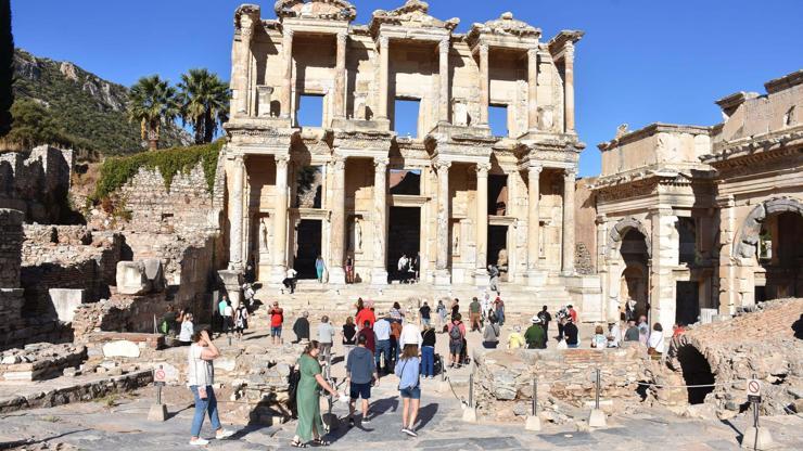 Efes Antik Kenti 2024 yılında 2 milyonu aşkın ziyaretçiyi ağırladı ...
